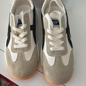 De Florance | Shoes | De Florence Sneakers Sz 4 995 New | Poshmark